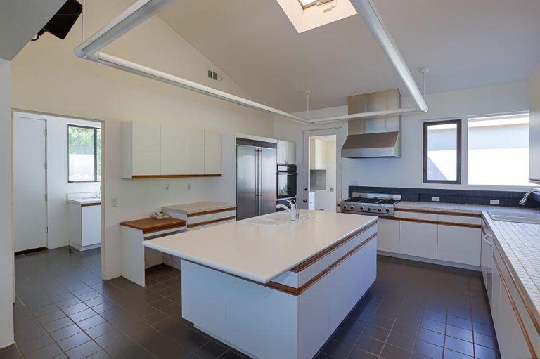 Siteline | An Oceanfront Fixer in Hope Ranch