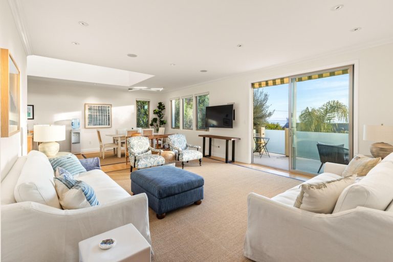 Siteline | A Sweet 1950 Farmhouse on Eucalyptus Hill