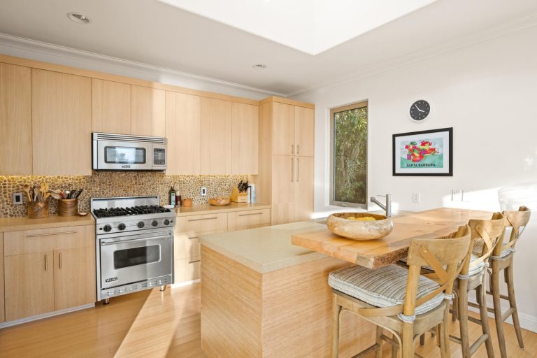 Siteline | A Sweet 1950 Farmhouse on Eucalyptus Hill