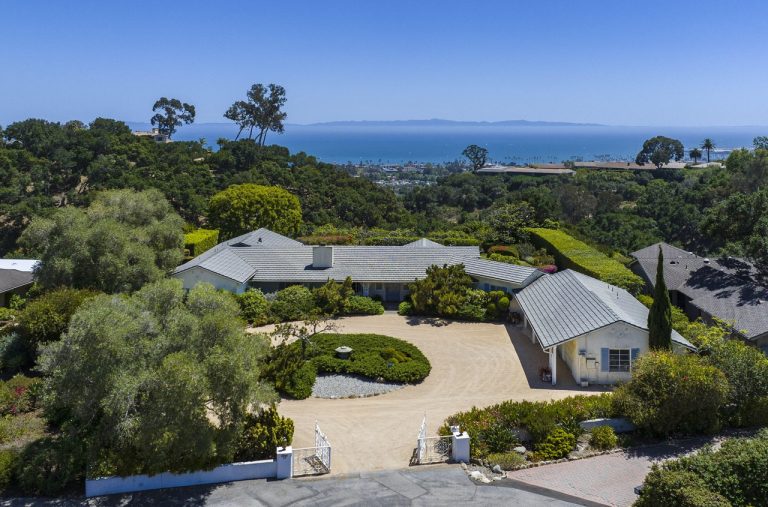 Siteline | A Sweet 1950 Farmhouse on Eucalyptus Hill