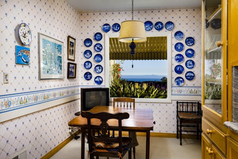 Siteline | A Sweet 1950 Farmhouse on Eucalyptus Hill