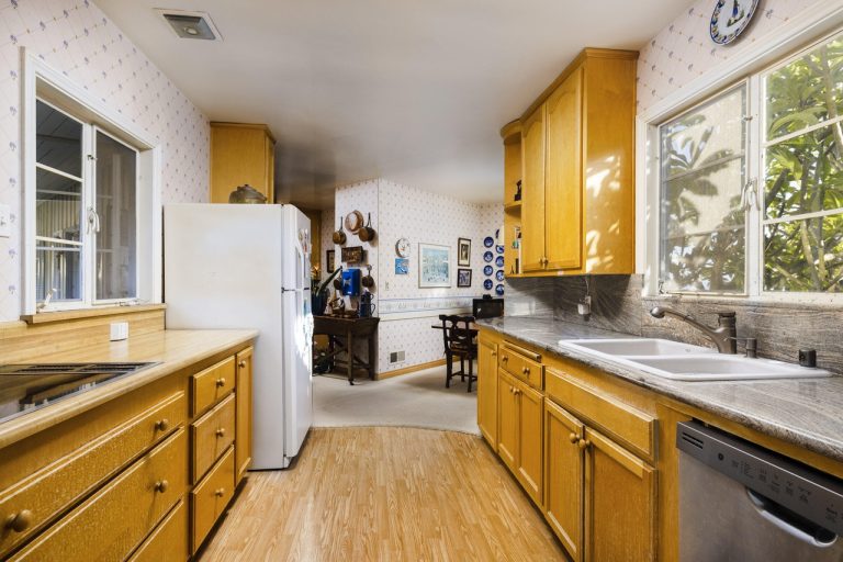 Siteline | A Sweet 1950 Farmhouse on Eucalyptus Hill