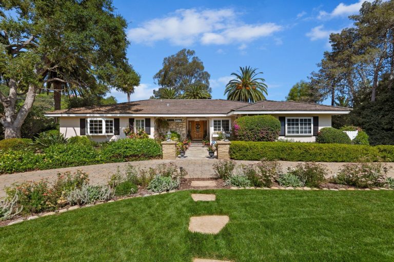 Siteline | Pickleball Compound on Butterfly Beach for $38.5 Million