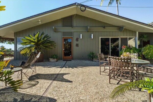 Siteline | Midcentury Panache on the Lower Riviera